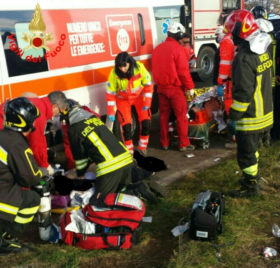 Incidente mortale sull'Appia, perde la vita una donna di Sezze. Grave ... Incidente mortale sull'Appia, perde la vita una donna di Sezze. Grave ...